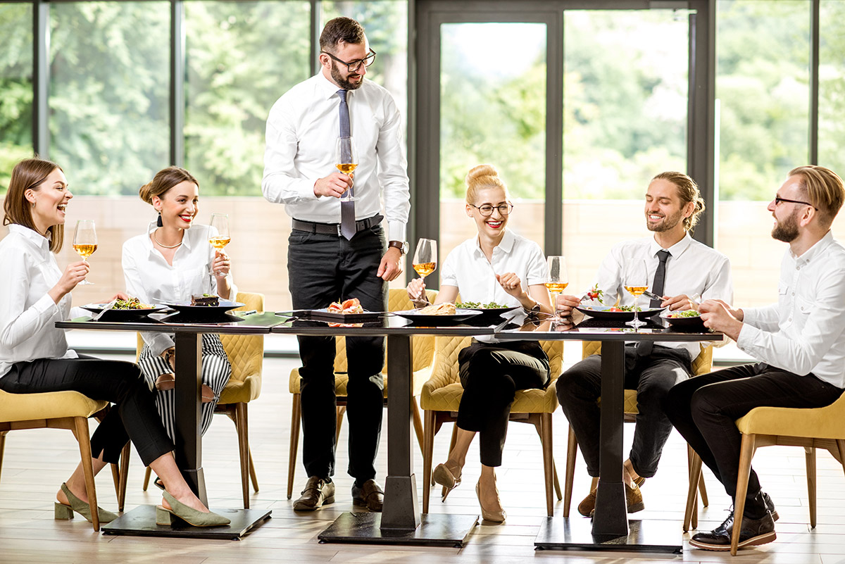 Banquet Manager Responsibilities, Salary, and Background