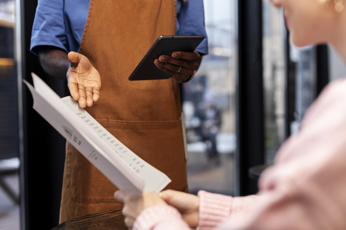 Restaurant Order Taking System: Top 10 Benefits of Using It